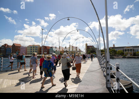 The floating bridge in Willemstad, Curacao, Netherlands Antilles Stock ...