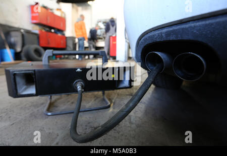 Measuring device for the exhaust emission test of motor vehicles Stock ...