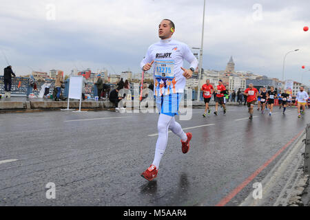 ISTANBUL, TURKEY - NOVEMBER 12, 2017: Athletes running in 39. Istanbul ...