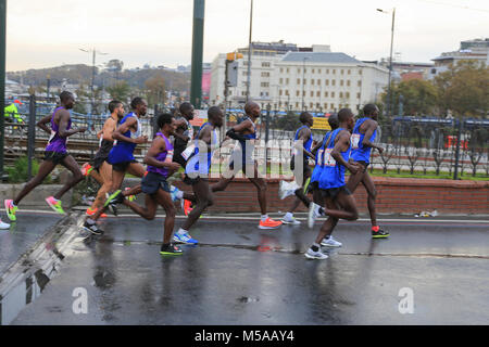 ISTANBUL, TURKEY - NOVEMBER 12, 2017: Athletes running in 39. Istanbul ...
