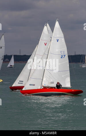 Solent Sunbeam Yachts racing at Cowes, Isle of Wight Stock Photo - Alamy
