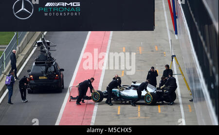 Pit crew with the new Mercedes-AMG F1 2018 car during the launch at ...