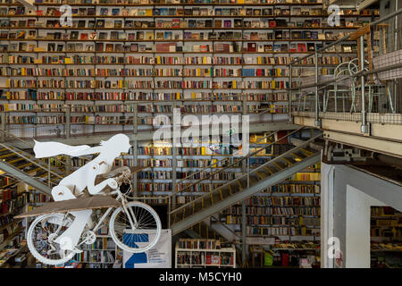 Livraria Ler Devagar. LX Factory, Lisbon, Portugal Stock Photo - Alamy