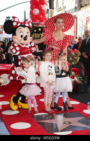 Minnie Mouse and Katy Perry with her nieces. Minnie Mouse Celebrates ...