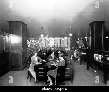 Open plan office in the 1920s Stock Photo - Alamy