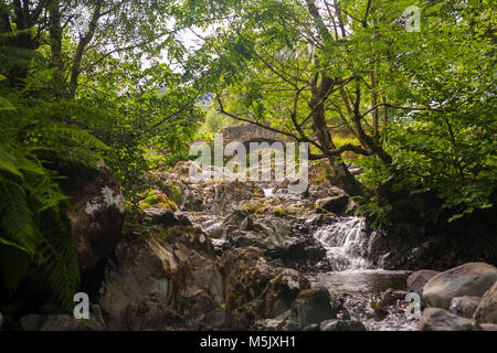 Ashness Bridge over Barrow Beck, Borrowdale, Lake District, Cumbria ...