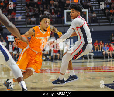 Tennessee guard Lamonte Turner (1) drives the ball up court in the ...