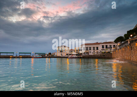Morning view of Spetses village and its harbor, Greece Stock Photo - Alamy