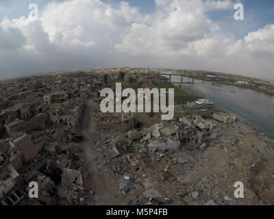 Mosul city along Tigris River, Northern Iraq Stock Photo - Alamy