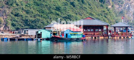 Cua Van floating village, Halong Bay, Vietnam Stock Photo - Alamy