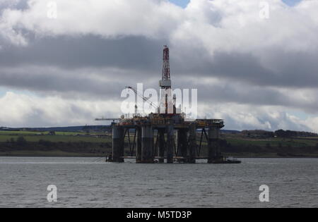 The Ocean Guardian Semi Submersible Oil Drilling Rig, and the Cruise ...