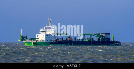 DEME trailing suction hopper dredger UILENSPIEGEL on the river Elbe ...