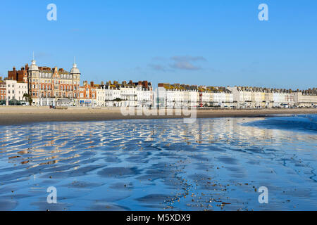 Weymouth, Dorset, UK. 27th February 2018. UK Weather. Clear skies and ...