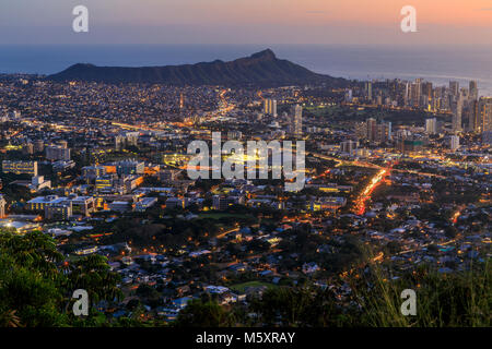 Tantalus Lookout at night, Puu Ualakaa State Park Honolulu. Tourists on ...