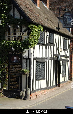Cobham, Kent, The Leather Bottle Pub Stock Photo - Alamy