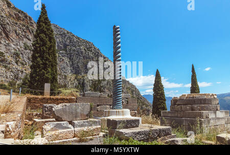 Serpent Column Delphi Greece Stock Photo - Alamy