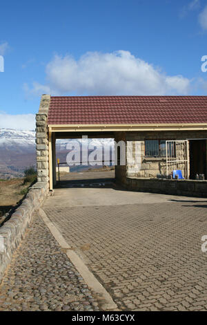 Border post South Africa Lesotho Sani Pass 4x4 Stock Photo - Alamy