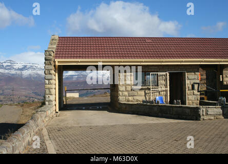 Border post South Africa Lesotho Sani Pass 4x4 Stock Photo - Alamy