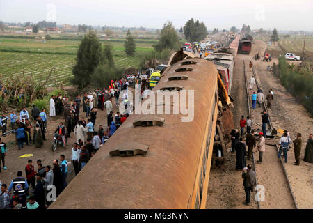 Kom Hamada, northern Egypt. 28th February, 2018. Egyptians stand at the ...