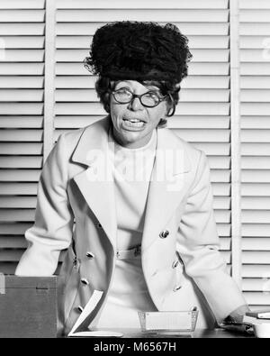 ranting business woman at office Stock Photo - Alamy
