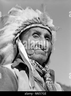 1960s NATIVE AMERICAN INDIAN MAN CHIEF GULL WEARING FEATHER BONNET ...