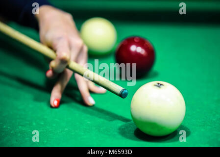 Woman's hand with cue playing pool Stock Photo - Alamy