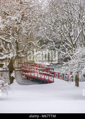 Winter scenes at Leeds Castle, Kent, UK as 'the beast from the east ...