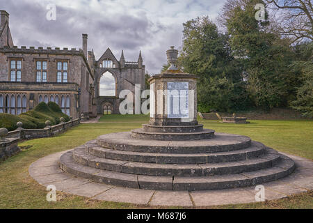 The tomb of Boatswain, Lord Byron's dog, at Newstead Abbey. The tomb ...