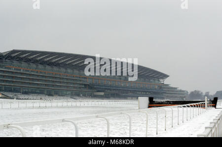 Snow covers Ascot racecourse Stock Photo - Alamy