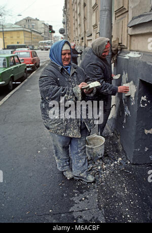 Moscow manual women labour workers, Russia Stock Photo - Alamy