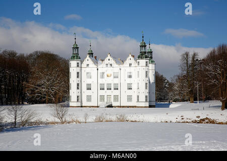 Castle Ahrensburg in the snow, Ahrensburg, District of Stormarn ...