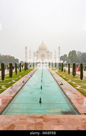 Pathway to Taj Mahal, Agra, India Stock Photo - Alamy