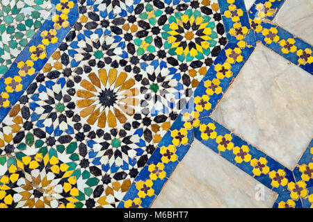 Decorative Islamic floor tiles in Sultan Muhammad Al Fati7 Mosque ...