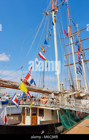Dutch topsail schooner Gulden Leeuw, Port Rush race start, 2015 Stock ...