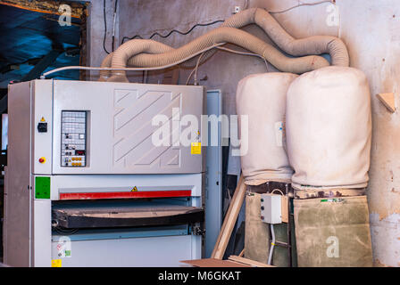 Dust extraction system in a woodworking shop with flexible hose ...