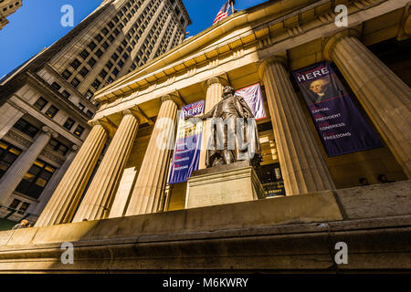 The first Federal Hall, at 26 Wall Street, circa 1700s. Courtesy: CSU ...