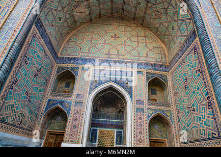 Blue tile work of Samarkand Stock Photo - Alamy