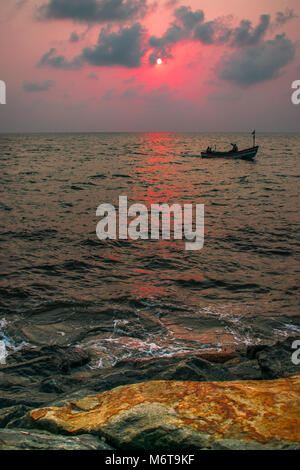 Sunset at Kozhikode Beach, Calicut, Kerala, India Stock Photo - Alamy
