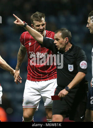 Referee Geoff Eltringham during the Sky Bet Championship match Hull ...