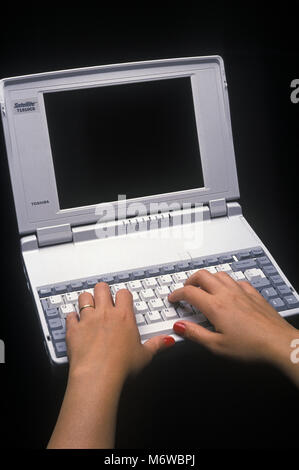 1994 HISTORICAL TOSHIBA T1910CS SATELLITE LAPTOP NOTEBOOK COMPUTER ...