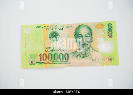 Vietnamese currency 100,000 dong banknote isolated on white background ...