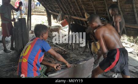 At iron factory, Madagascar. Handmaded garden spade Stock Photo - Alamy