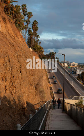 A road designated as the California Incline connects Santa Monica with ...