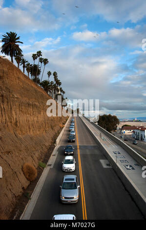 A road designated as the California Incline connects Santa Monica with ...