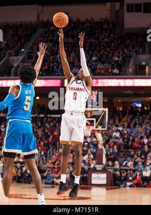 Southern California Trojans guard Shaqquan Aaron (0) talks with ...
