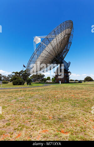 Parkes Radio Telescope brought live pictures to television when man 1st ...