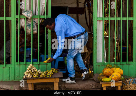 Gamo Gofa Ethiopia Africa man weaving in Gamo Tribe traditional methods ...