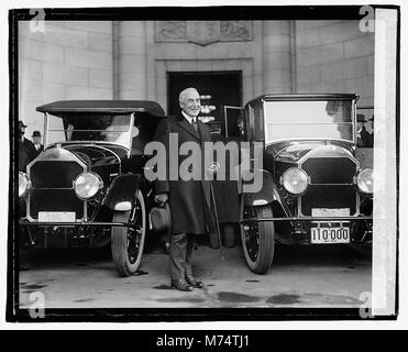 A historical photograph of President Warren G. Harding's cabinet ...