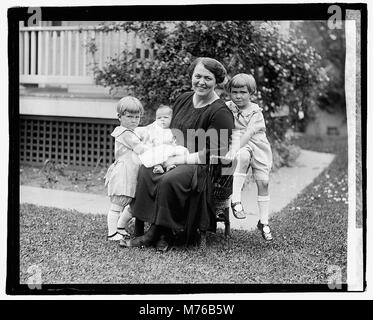 A family photograph of Mrs. Clyde Kelly and her children, capturing a ...