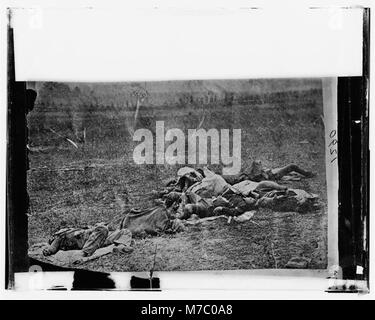 Antietam, Maryland. Dead on battlefield, Civil War Photographs 1861 ...